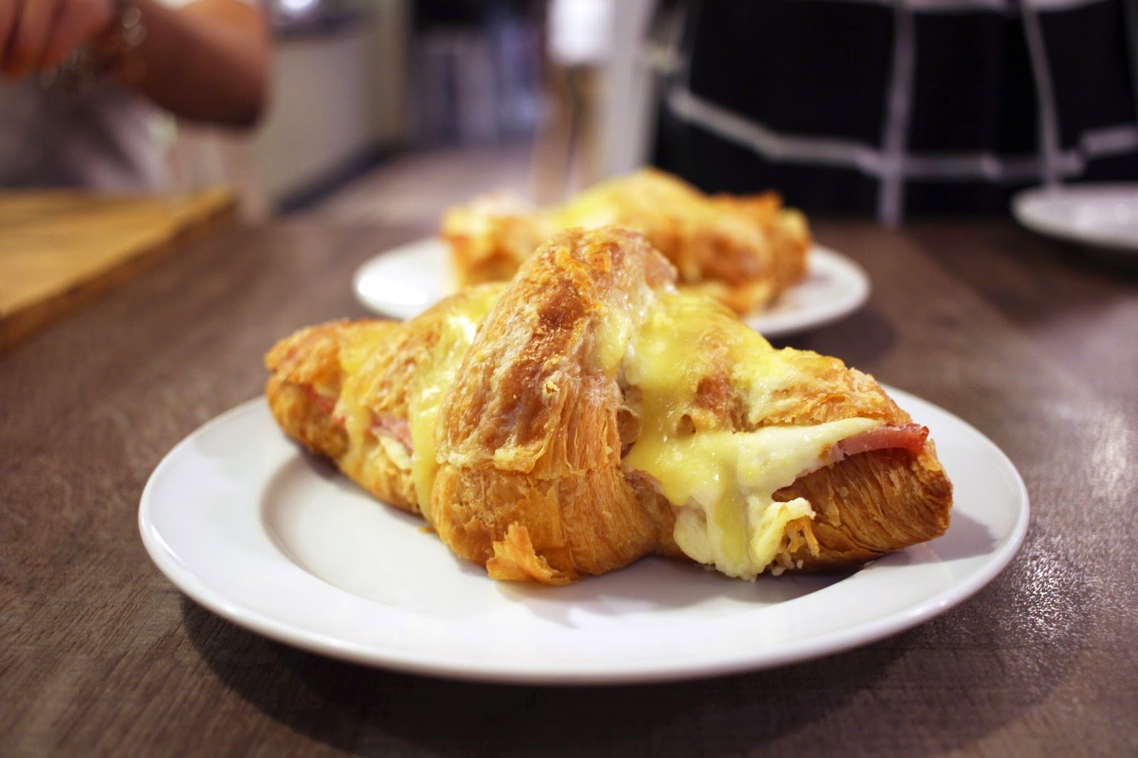 La recette gourmande du jour : le croissant salé aux 3 fromages ...