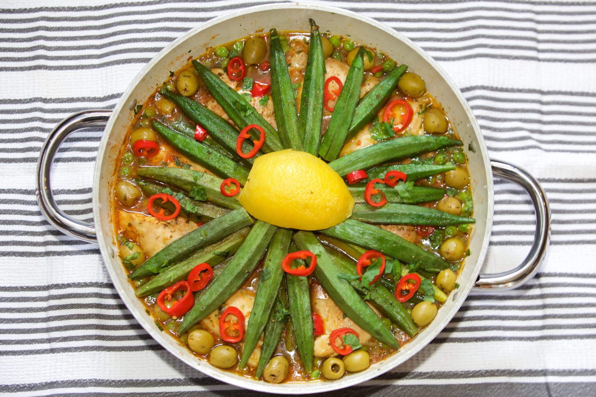 Deux recettes traditionnelles de cuisses de poulet au four à la ...